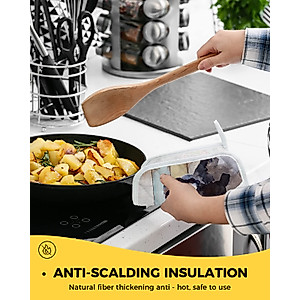 Pot Holder Set of 4 Farm Animal Cute Cow with Flower Wreath Potholder Heat Proof Non-Slip Pot Holders,Farmhouse Vintage Wooden Board Hot Pads Potholders for Kitchen Cooking Baking BBQ