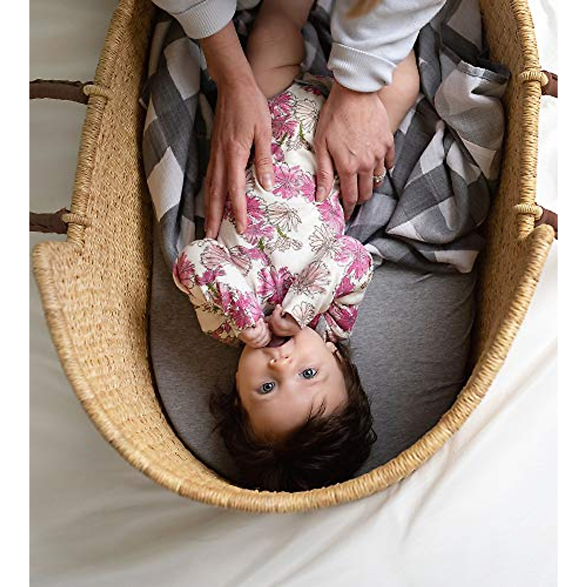 Burt's Bees Baby - Bassinet Sheet, Fitted Unisex Boy Girl 100% Organic Jersey Cotton Bassinet Sheet for Standard Bassinet Mattress (Heather Grey/White, 2-Pack)