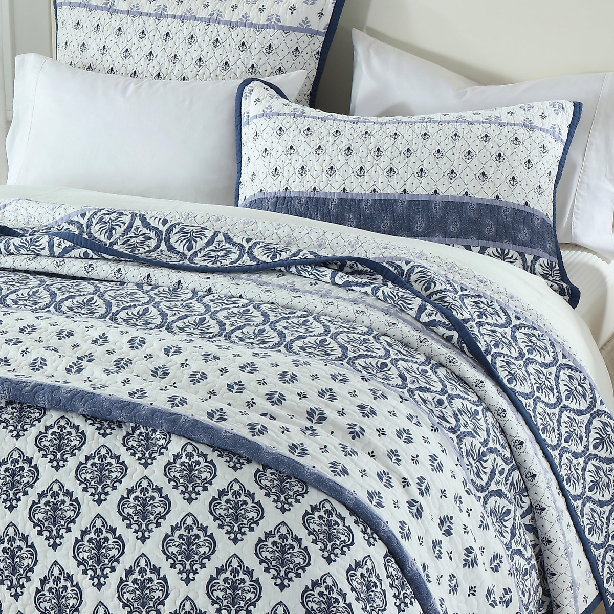 BCOTTOND Floral Quilt Set Queen 100% Cotton Blue Navy Quilt Bedding Set for Queen Bed Farmhouse Bedspread Queen Size Soft Reversible Lightweight Comforter Set All Seasons 3 Pieces