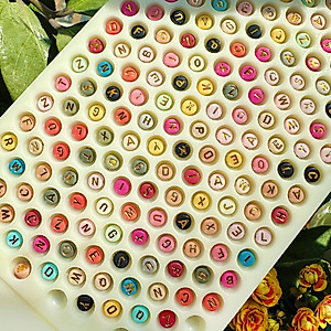 1200pcs Acrylic Letter Beads Alphabet Beads Round Mixed "A-Z" Alphabet Letter Bead Spacer Loose Bead with 1 Roll Crystal String Cord for Jewelry Making DIY Bracelets, Necklaces, Keychain（4mm x 7mm)