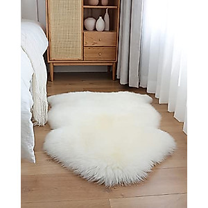 HUAHOO Premium Genuine Sheepskin Rug Real Australia Sheepskin Natural Luxury Fluffy Lambskin Fur Area Rug Seat Covers for Kids Bedroom Sofa Chair Cover Pets Dogs Mat Single Pelt/2'x 3' White/Ivory