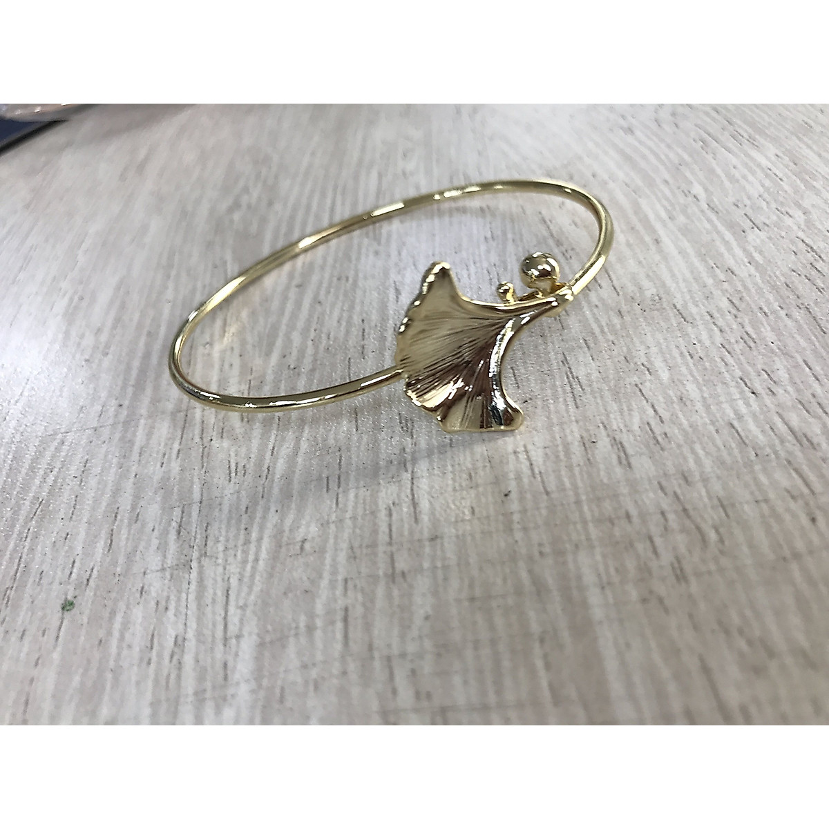 NOUMANDA Women Pretty Jewelry Ginkgo Leaf Open Hook Bracelet Bangle (gold)
