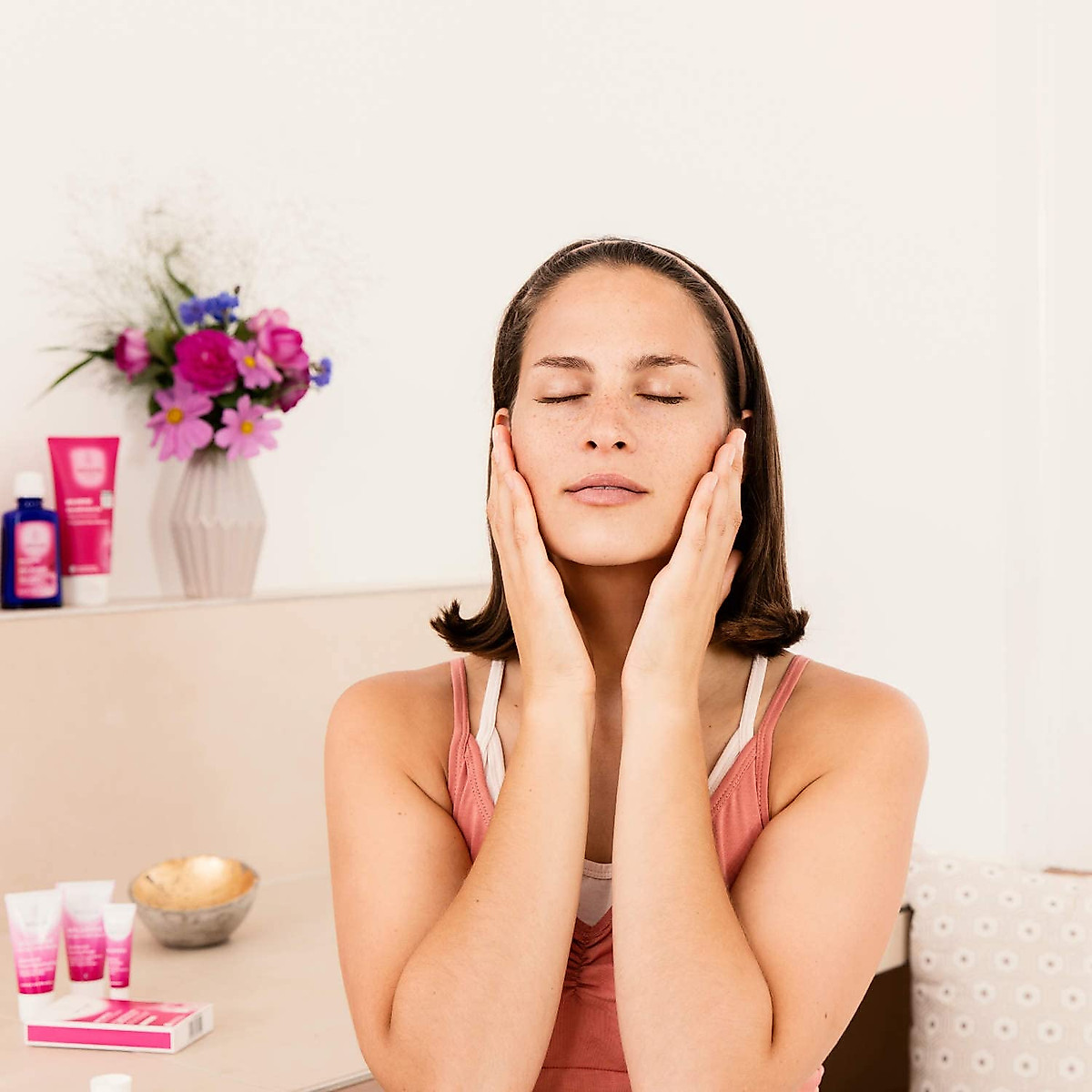 Weleda Renewing Day Face Cream, 1 Fluid Ounce, Plant Rich Moisturizer with Wild Rose, Peach Kernel and Sweet Almond Oils