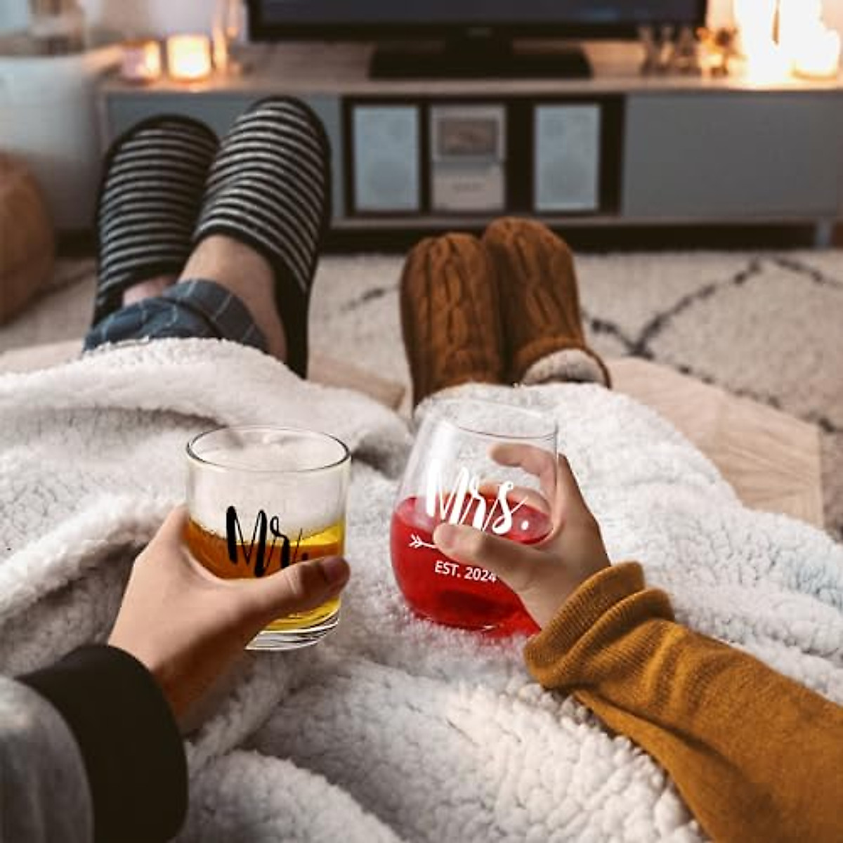 Futtumy Mr and Mrs Gifts, Mr and Mrs Est 2024 Whiskey and Wine Glass, Wedding Gifts Valentines Day Gift Christmas Gift Bridal Shower Gifts for Newlyweds Couples Mr & Mrs Wife Bride To Be Groom Bride