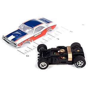Auto World Xtraction R32 1971 Dodge Challenger Dick Landy HO Scale Slot Car