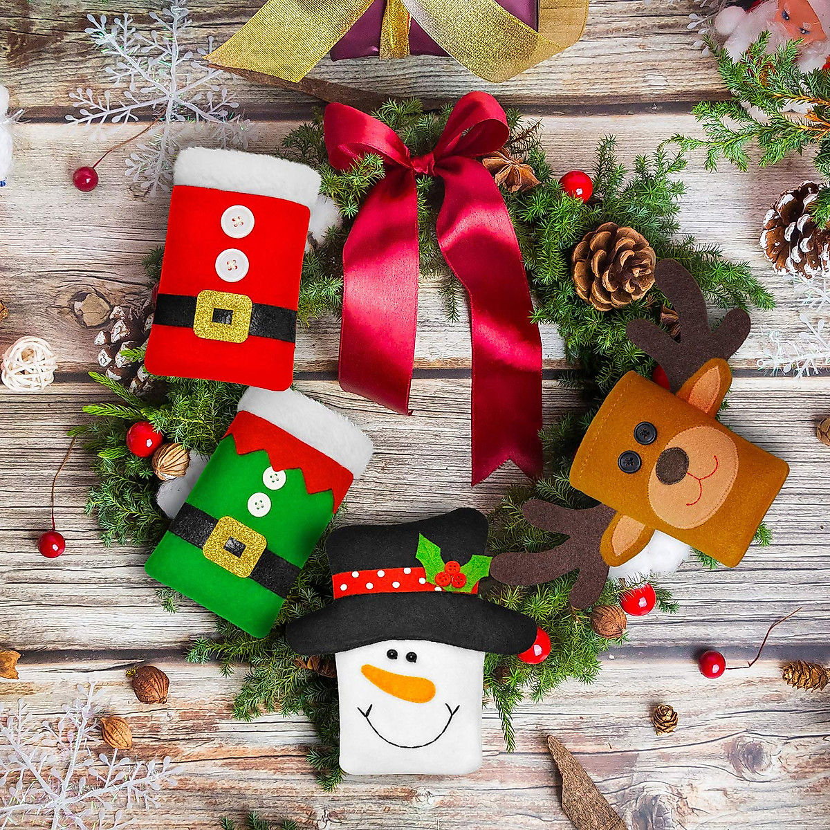 Christmas Silverware Holders Set of 4, Tableware Bags Supplies for Christmas Decorations, Cutlery Holder Silverware Bag Storage Covers for Christmas Ornaments