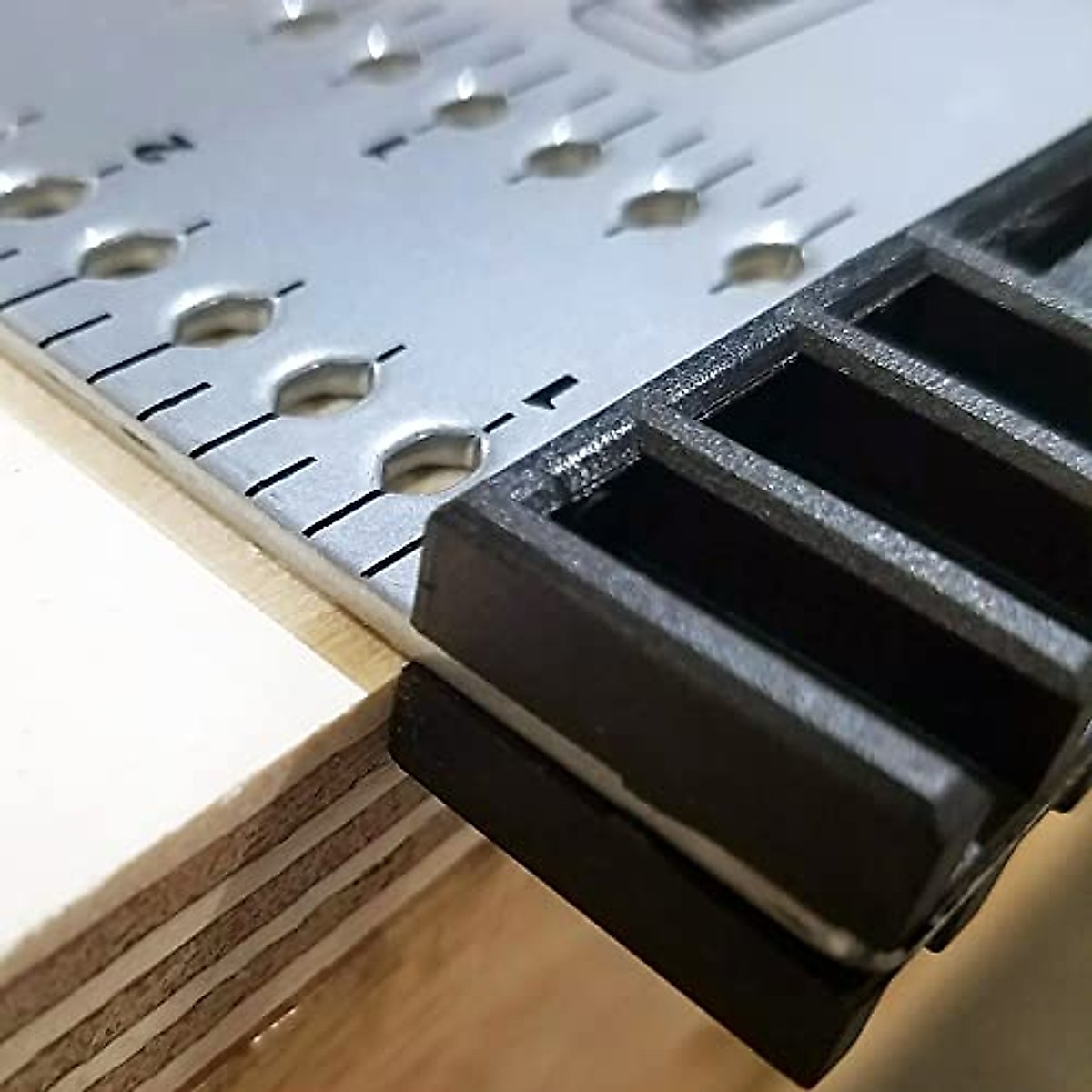 Milescraft 8405 Framing Square 500-Imperial FramingSquare500 is used to layout a “square” or right-angle. It can also be used to measure angles with the built-in easy angle readout.