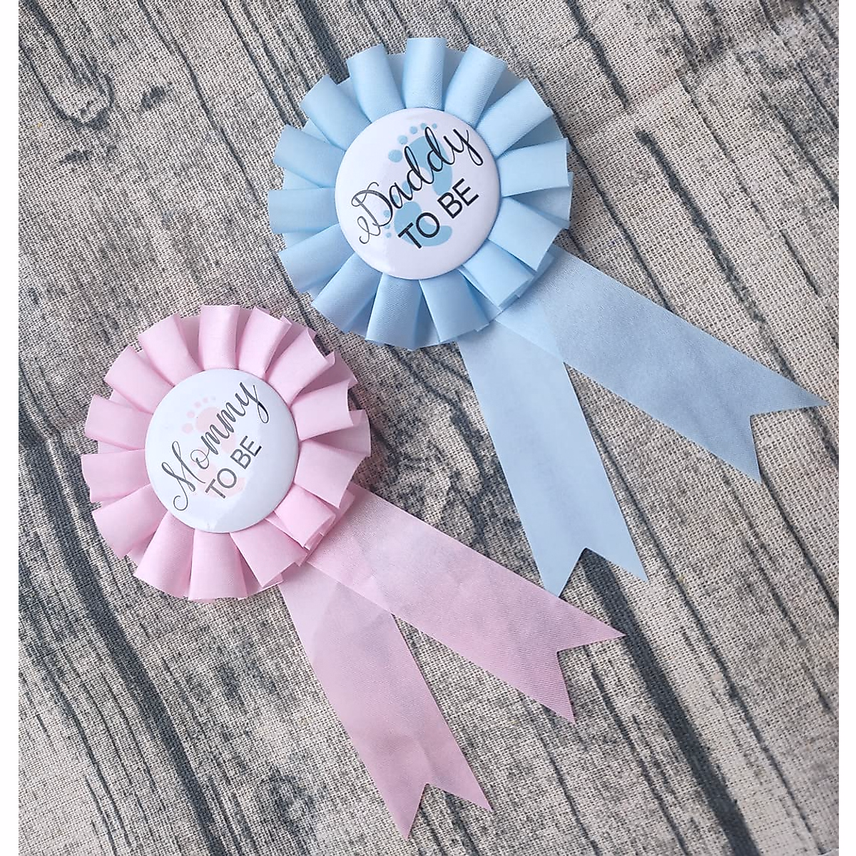 2 Pieces Daddy and Mommy to Be Tinplate Badge Pin, Gender Reveal Rosette Button Pins New Mom Gifts for Baby Shower Party Favor Decoration (Pink Blue)