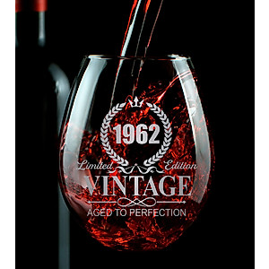 Vintage 1962 Stemless Wine Glass - Funny 60th Birthday Gift For Moms Grandmas Stepmoms Aunts Sisters Girlfriends Wife Friends From Daughter Son Grandchildren Husband Boyfriend Friends