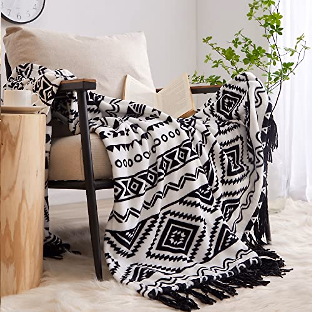 CASAAGUSTO Boho Throw Blanket - Black and White Decorative Blankets with Tassel, Printed Flannel Bohemian Throw Blanket for Chair, Bed, Sofa, Couch(50 * 60, Black and White)