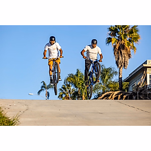 Mongoose Hooligan AL Adult BMX bike, 29x3-Inch Wheels, Lightweight Aluminum Frame, Single Speed, Disc Brakes, Green