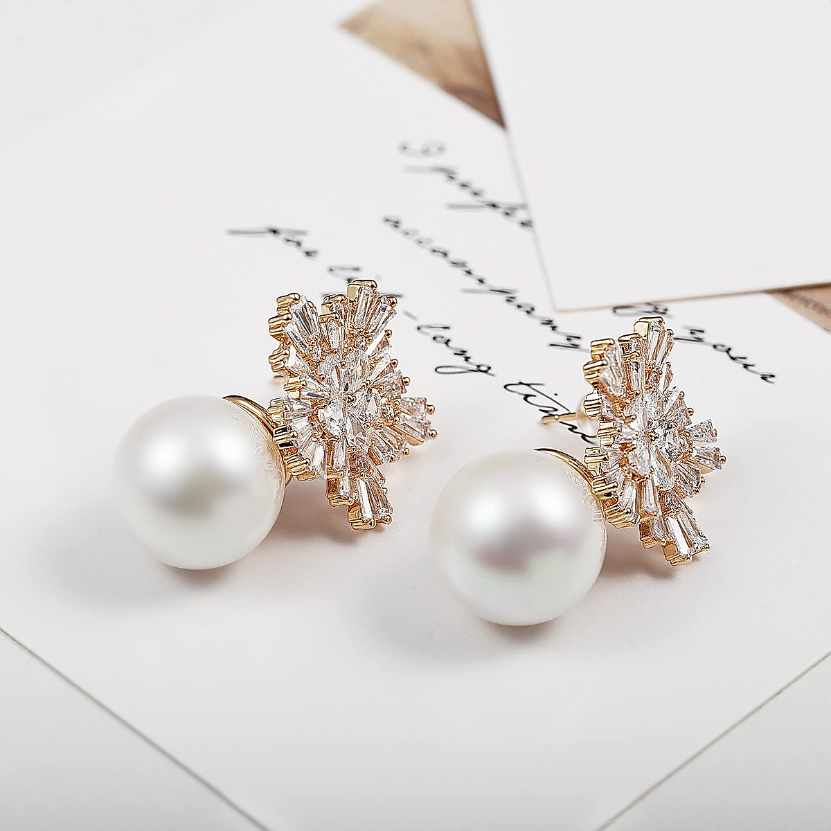 Fashion Chic Simulated Pearl Studs Snowflake Earrings For Women (Gold)