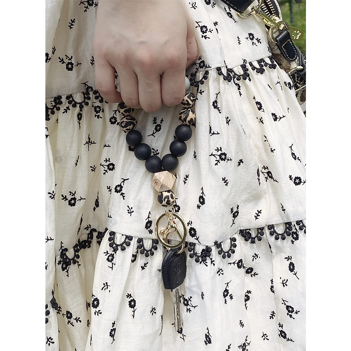 Poagoep Silicone Key Ring Bracelet Beaded keychain Wristlet Beaded Bangle Wristlet Keychain House Car Keys for Women(Leopard)