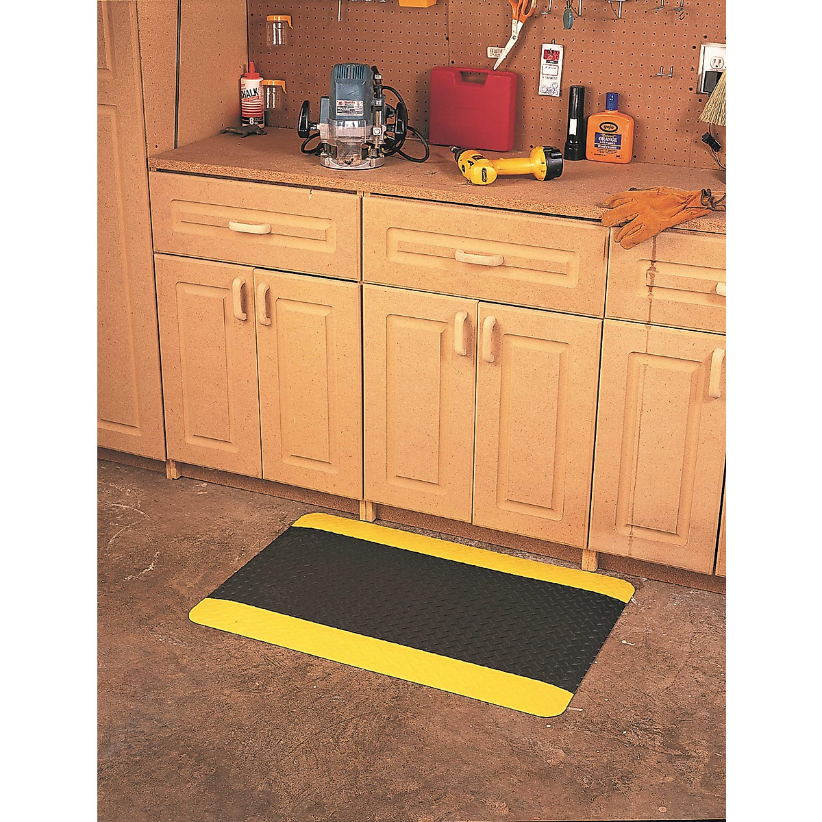 Wearwell UltraSoft Diamond-Plate SpongeCote Mat - Black/Yellow. Anti-Fatigue Workstation Mat. 2' W x 3' L x 15/16" Thickness. Nitricell Sponge. Pre-Beveled Edge. For Industrial Use (414.1516x2x3BYL)