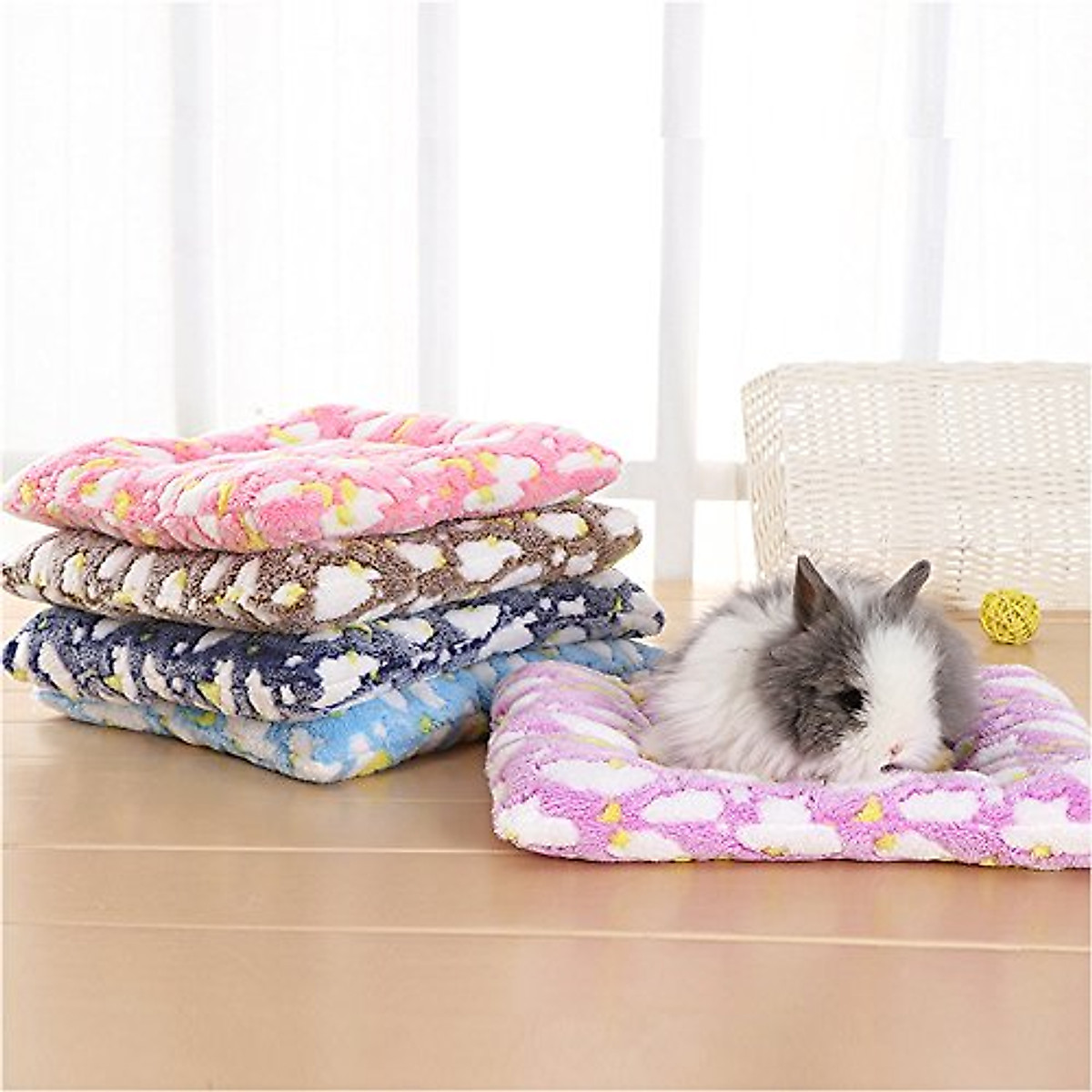 FLAdorepet Small Animal Guinea Pig Hamster Bed House Winter Warm Squirrel Hedgehog Rabbit Chinchilla Bed Mat House Nest Hamster Accessories (Medium,Random)