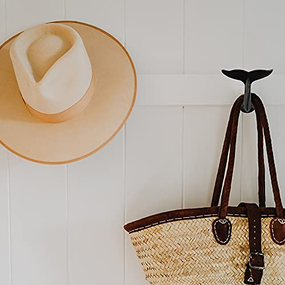 VICASKY 2pcs Cast Iron Whale Tail Towel Hooks Nautical Decor Wall Mount Coat Clothes Hanger Decorative Hanging Hook for Coat Robe Hat Clothes Towel Storage