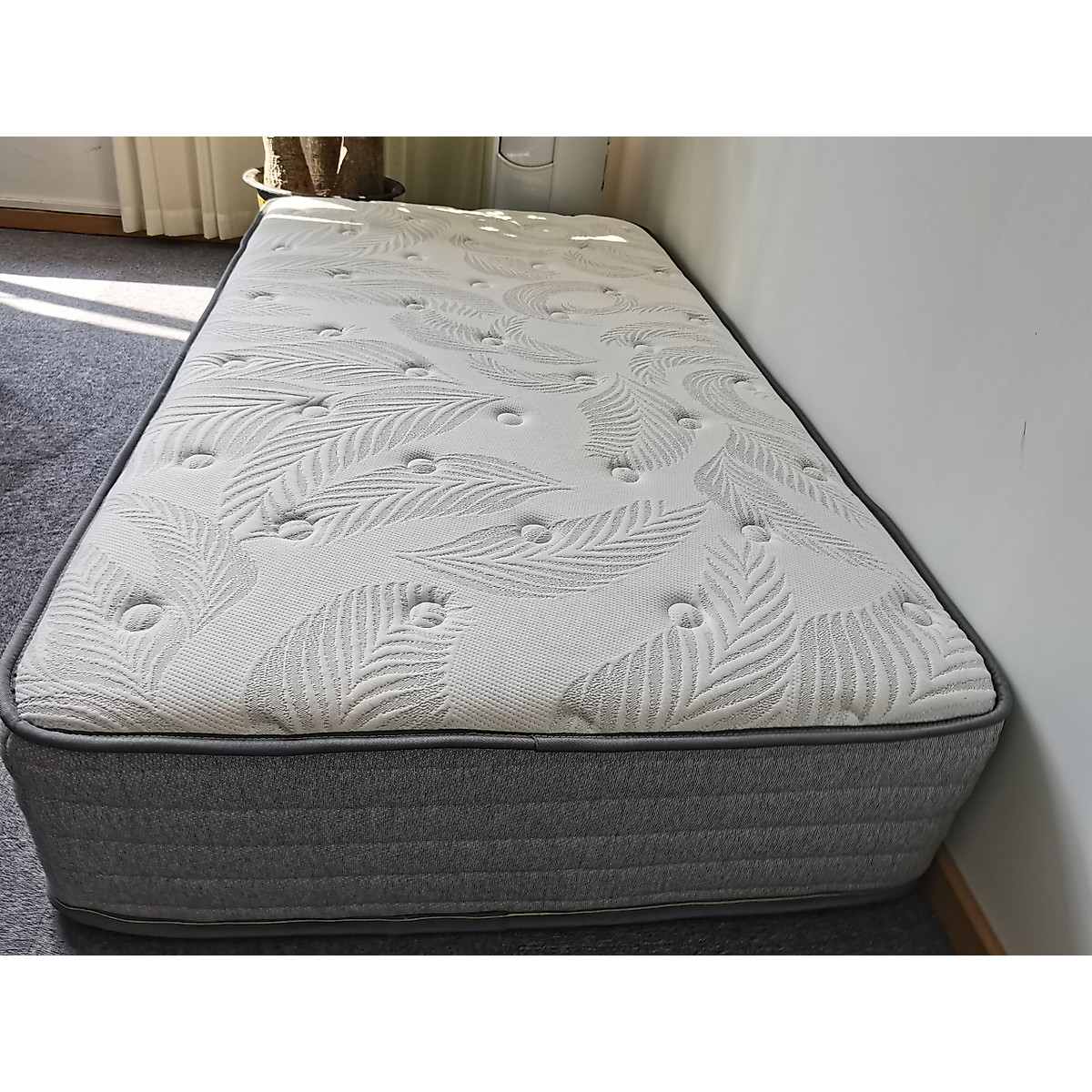 KOW 12 Inch Twin Mattress with Gel Memory Foam and Individually Pocket Innerspring Hybrid Medium Firm Twin Bed Mattress in a Box(12 in, Twin)