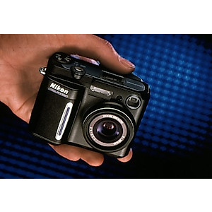 Nikon Coolpix 880 3.2MP Digital Camera w/ 2.5x Optical Zoom