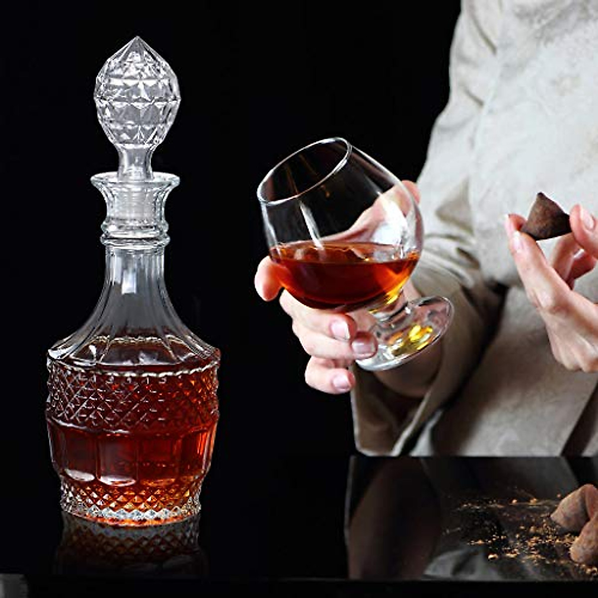 MDLUU Liquor Decanter, Glass Decanter Bottle with Airtight Stopper, Wiskey Vodka Bourbon Decanter for Gift, Home, Bar, Party Decor, 27oz/800ml