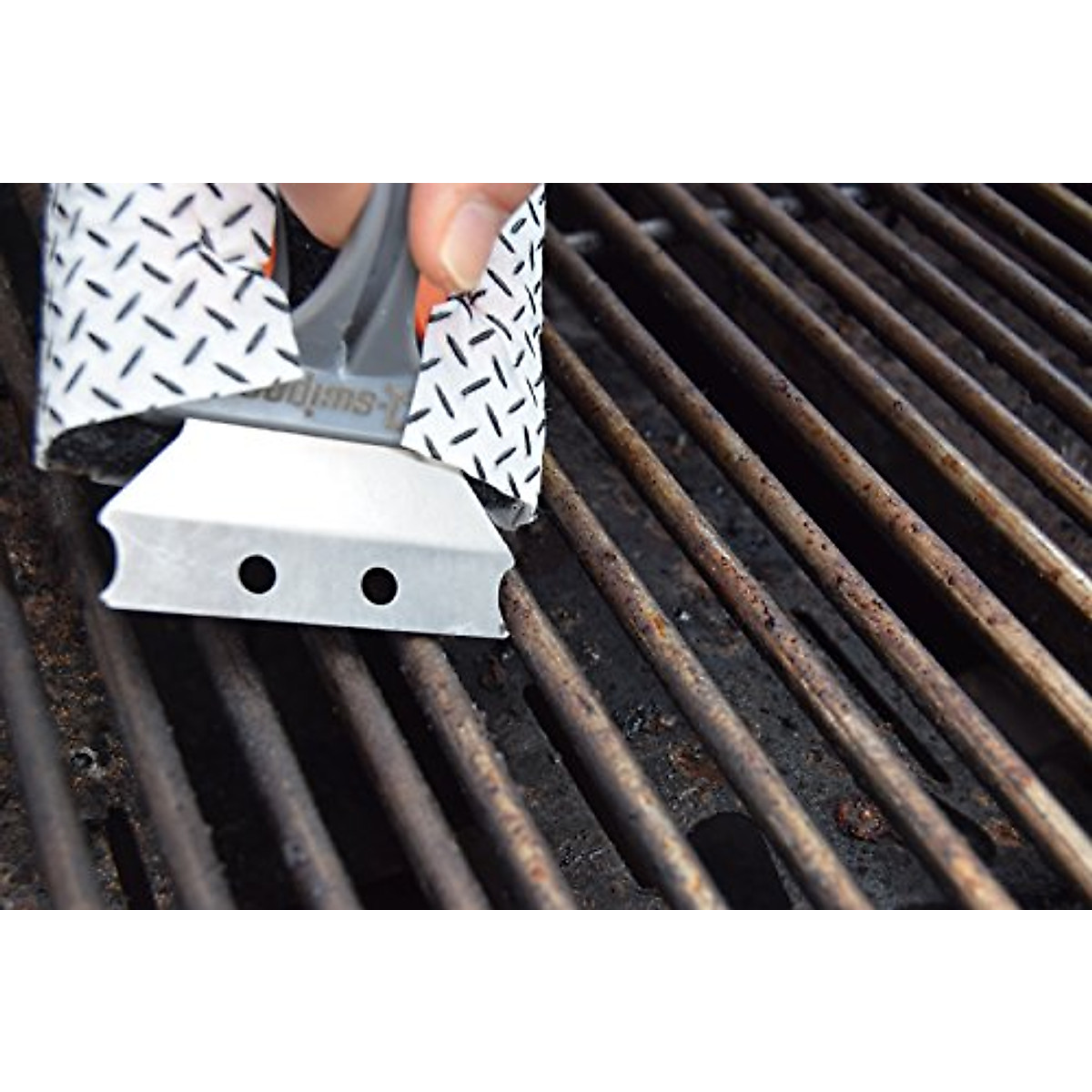 Q-Swiper BBQ Grill Cleaner Set - 1 Grill Brush with Scraper and 25 BBQ Grill Cleaning Wipes | No Bristles & Wire Free | Safe Way to Remove Grease and Grime for A Clean and Healthy Grill!