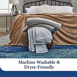 Cosy House Collection Everyday 1500 Series Fleece Blanket - College Dorm Room Essentials - All Season, Stays Fresh & Clean - Soft, Breathable & Skin-Friendly (Twin/Twin XL, Navy)