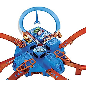 Hot Wheels Toy Car Track Set, Criss Cross Crash with 1:64 Scale Vehicle, Powered by a Motorized Booster [Amazon Exclusive]