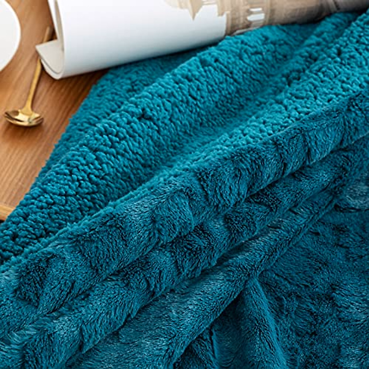 joybest Faux Fur Throw Blanket for Couch, Tie-Dye Reversible Fuzzy Blankets, 50x60 Inches Soft Sherpa Blanket for Sofa and Bed