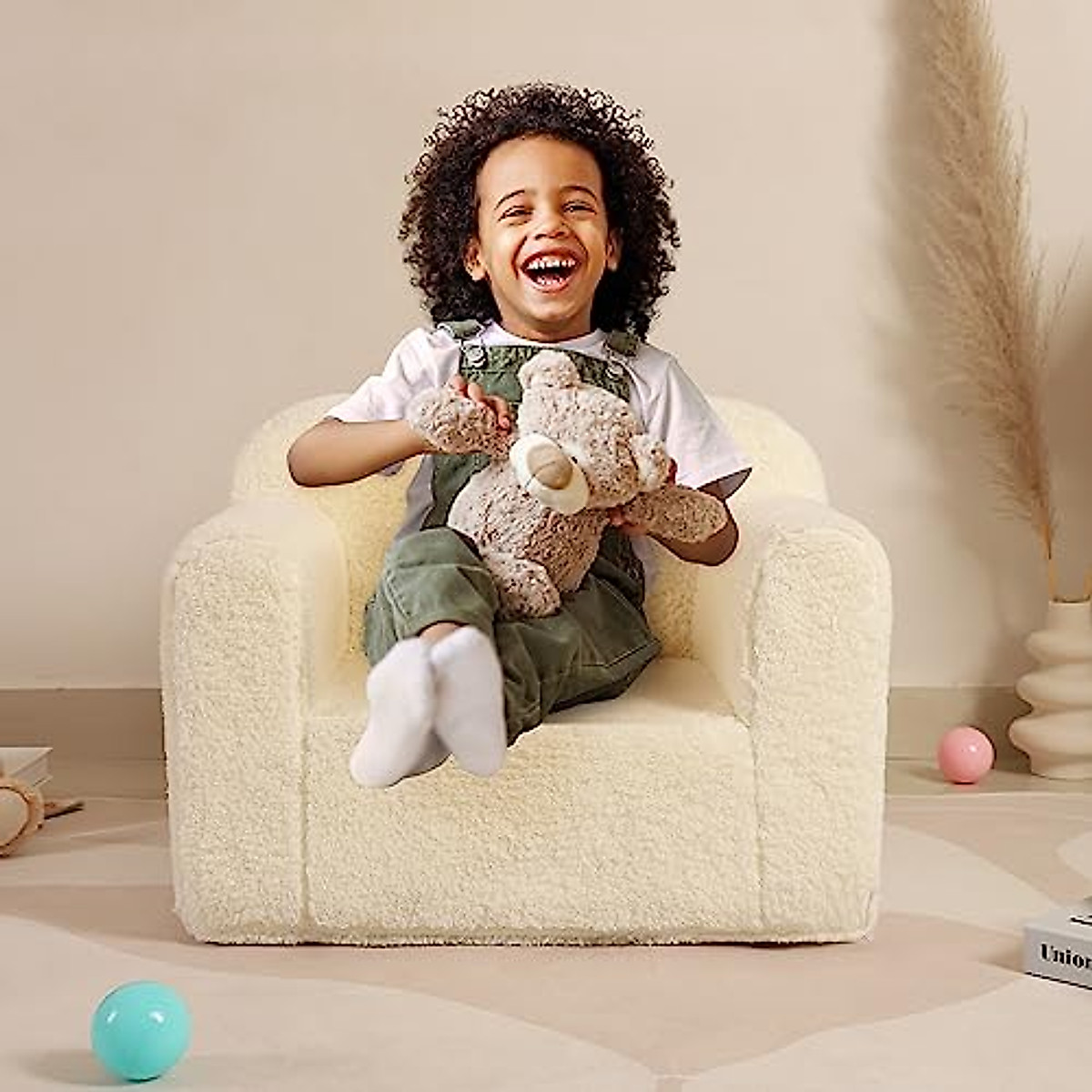 MOMCAYWEX Kids Snuggly-Soft Sherpa Chair, Cuddly Toddler Foam Chair for Boys and Girls, Cream