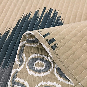 YAYIDAY Bedspread Quilt Set Queen Size - Peach Skin Fabric - Breathable Coverlet with Pillow Shams, Geometry Pattern Modern Grey Beige Black Chevron