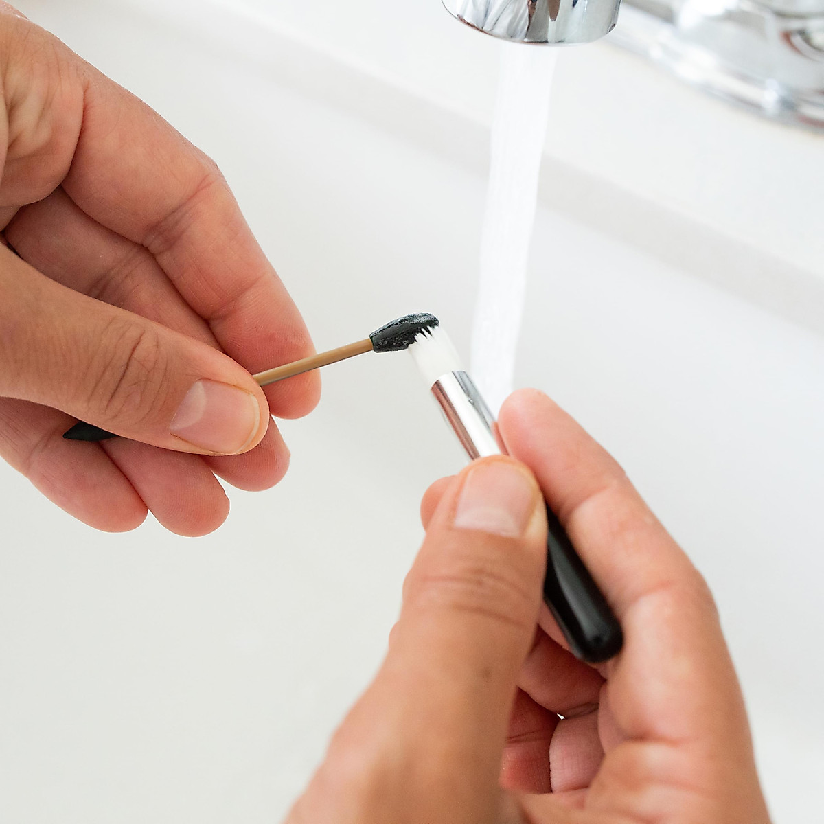 BOETECO Bamboo Reusable qtip Ear Swab and Makeup Swabs Kit. 1 Case with 4 Reusable Silicone Cotton Swabs for Ears, Baby, Beauty.