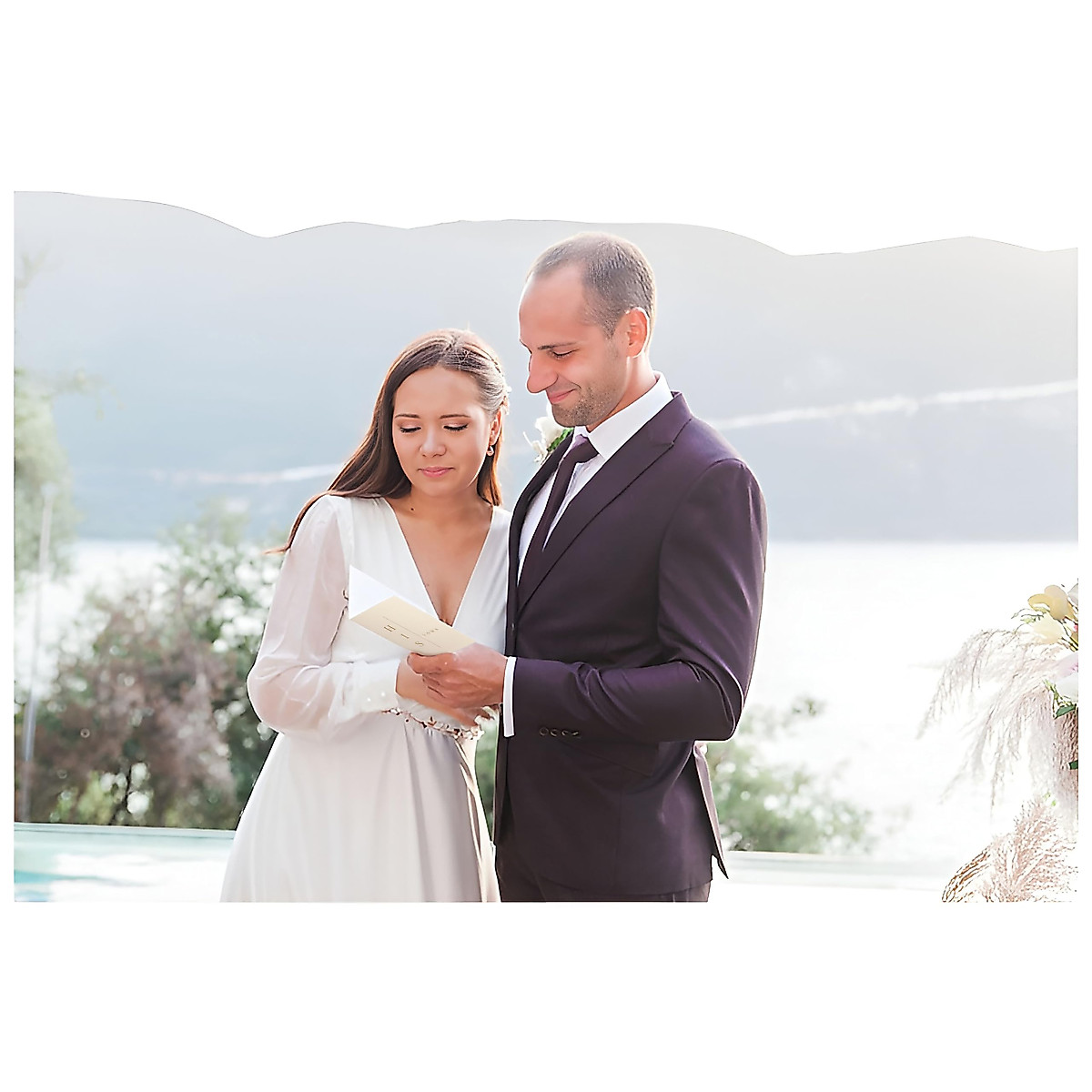 UNITED ESELL Modern Wedding Vow Books His and Hers - Bride and Wedding Notebook with 28 Pages - 5,9" x 3.9"- Great for Vow Renewal - Bridal Shower Gifts – Booklet - Bonus Time Capsule Love (GOLD)