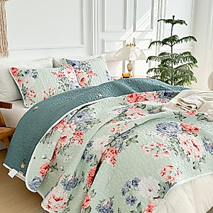 UOZZI BEDDING Botanical Quilt Set Queen Size 90x90 3 PC Reversible Soft Microfiber Lightweight Green Coverlet with Blue Red Flowers Bedspread Summer Bed Cover for All Season (1 Quilt+ 2 Shams)