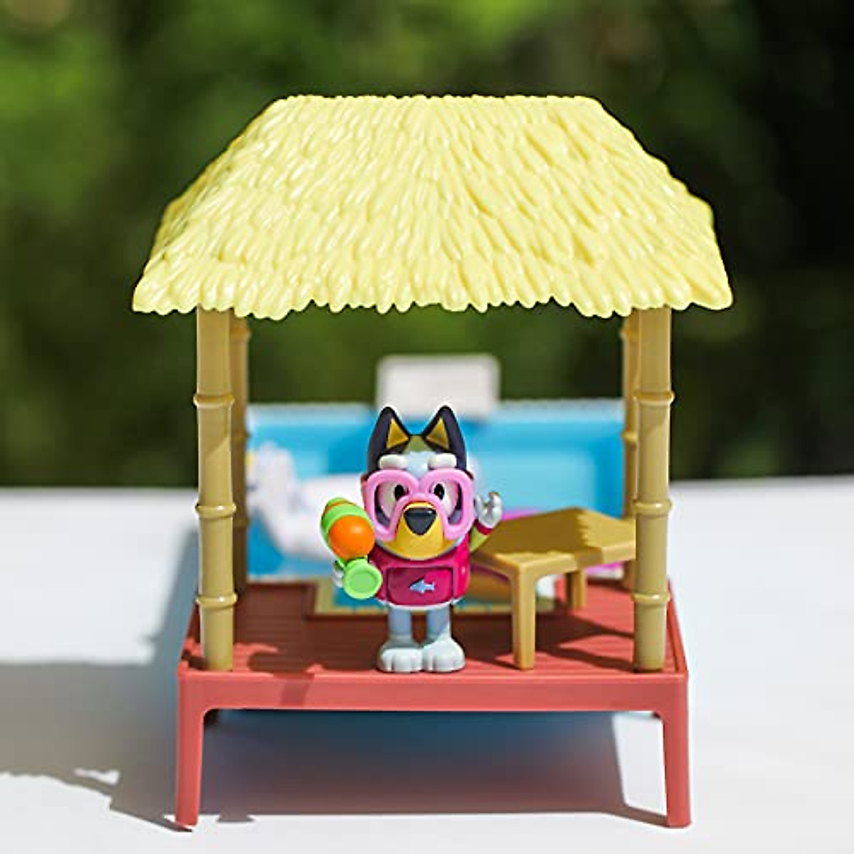 Bluey Pool Playset and Figure, 2.5-3 inch Articulated Figure and Accessories
