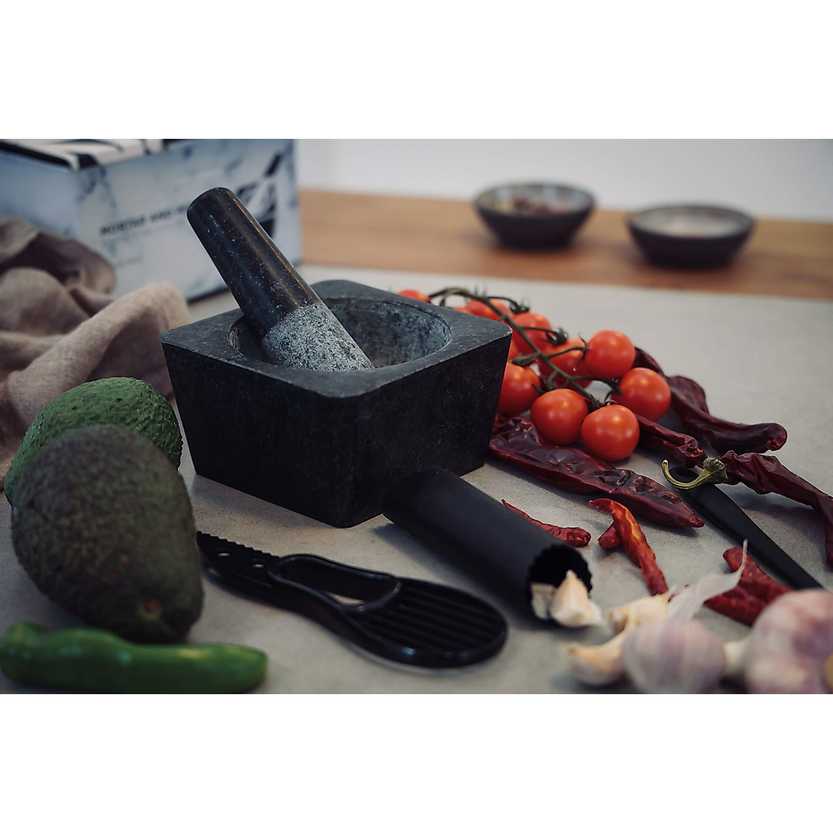 Large Mortar and Pestle Set with Garlic Peeler, Avocado Slicer and Spatula – Authentic Granite Stone Mexican Molcajetes Mortar and Pestle – Ideal for Grinding Spices and Herbs - Grinder - Crusher