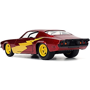Jada Toys DC Comics 1:32 1973 Chevy Camaro Die-cast Car with The Flash Die-cast Figure, Toys for Kids and Adults, Red