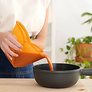 Food Huggers Kitchen Must-haves ECO-PRO 12 Pieces - Food Huggers Sage Green (Set of 5) + Avocado Hugger (Set of 2) + Food Huggers Silicone Storage Bags (2 pieces) + Food Huggers Bowl Lids (Set of 3)