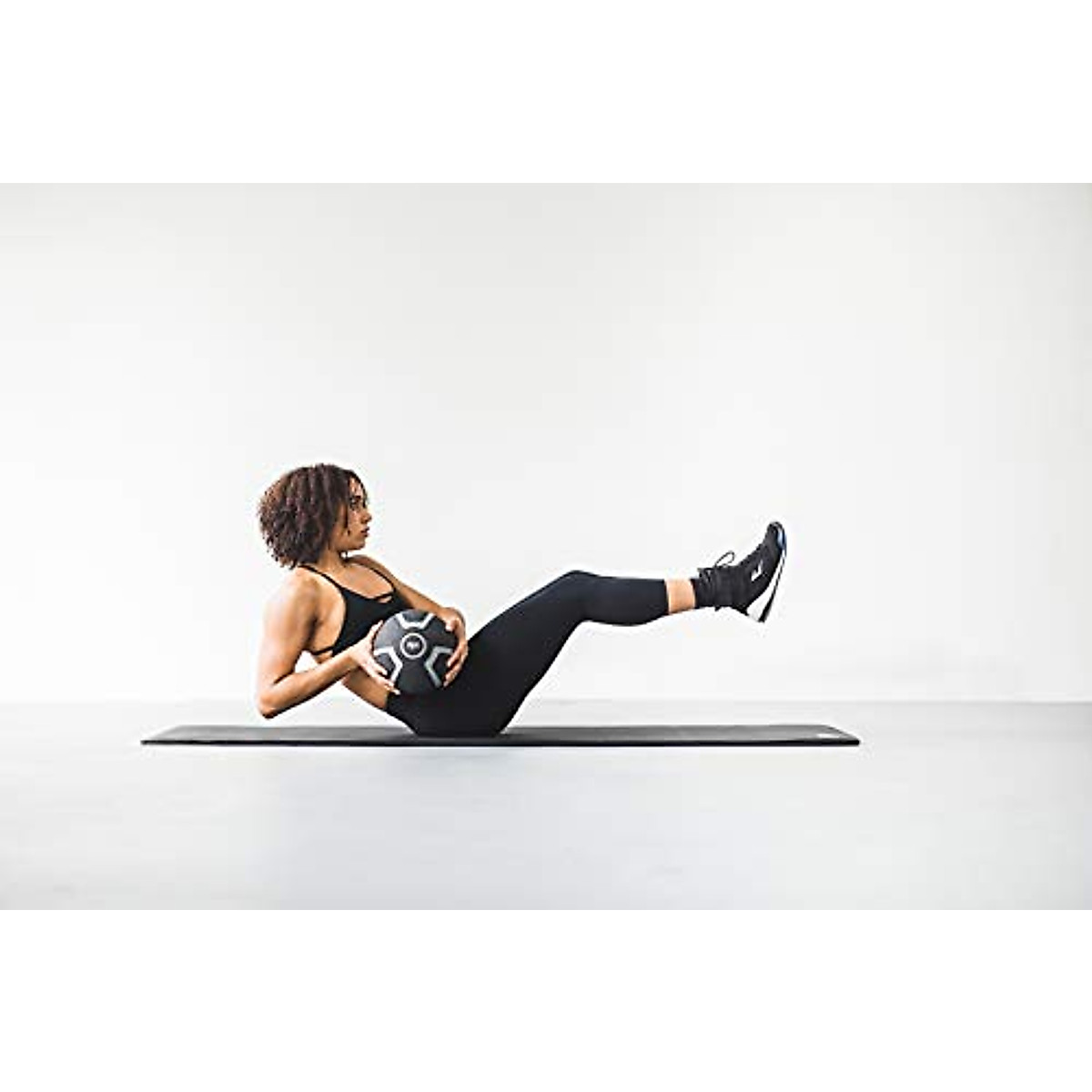 Everlast Medicine Ball Textured Grip â€“ for Weighted Slam Ball Workout | Strength, Balance, Core Training | Wall Ball Exercise | Durable Non-Slip Rubber (P00001794)