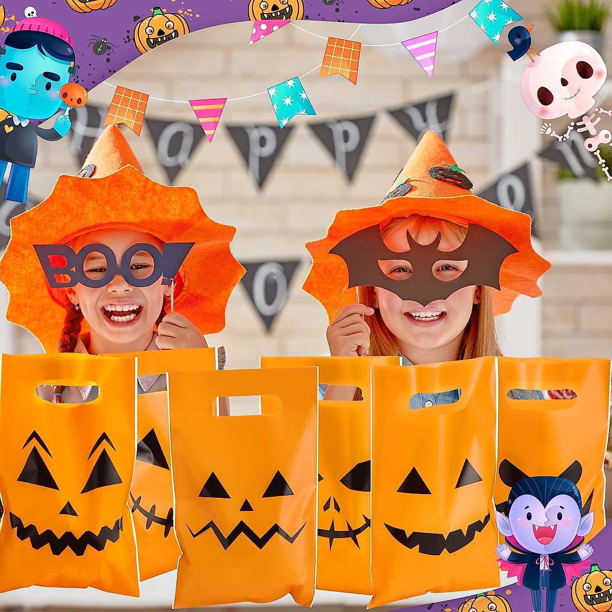 Jetec Halloween Plastic Bags Pumpkin Treat Bags Trick or Treat Plastic Candies Goodie Gift Bags with Handle Halloween Party Favor Bags for Halloween Decoration (480 Pcs)