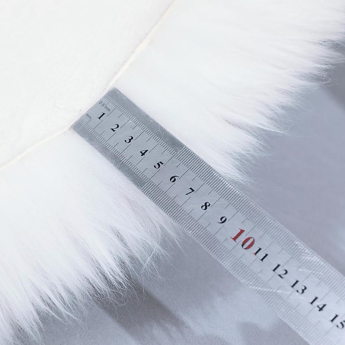 Soft Genuine Fluffy Sheepskin Rugs, Plush Wool Fur Area Irregular Rugs for Bedroom Living Room Decors Carpet Sofa Chair Cover Side of The Bed Couch Bench Pet Dog Pray Cushion Mat