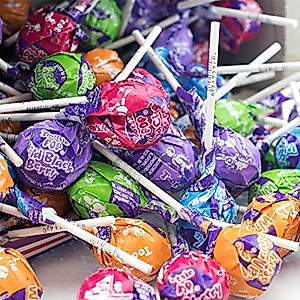 Tootsie Pops Assorted Wild Berry Flavors with Chocolatey Center, 3.75 Pound, 100 Count (Pack of 1), Peanut Free, Gluten Free