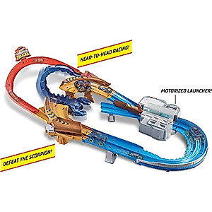 Hot Wheels Monster Trucks Scorpion Sting Raceway Track Set with 1 Toy Truck & 1 Hot Wheels Car in 1:64 Scale, Boosted Race Track