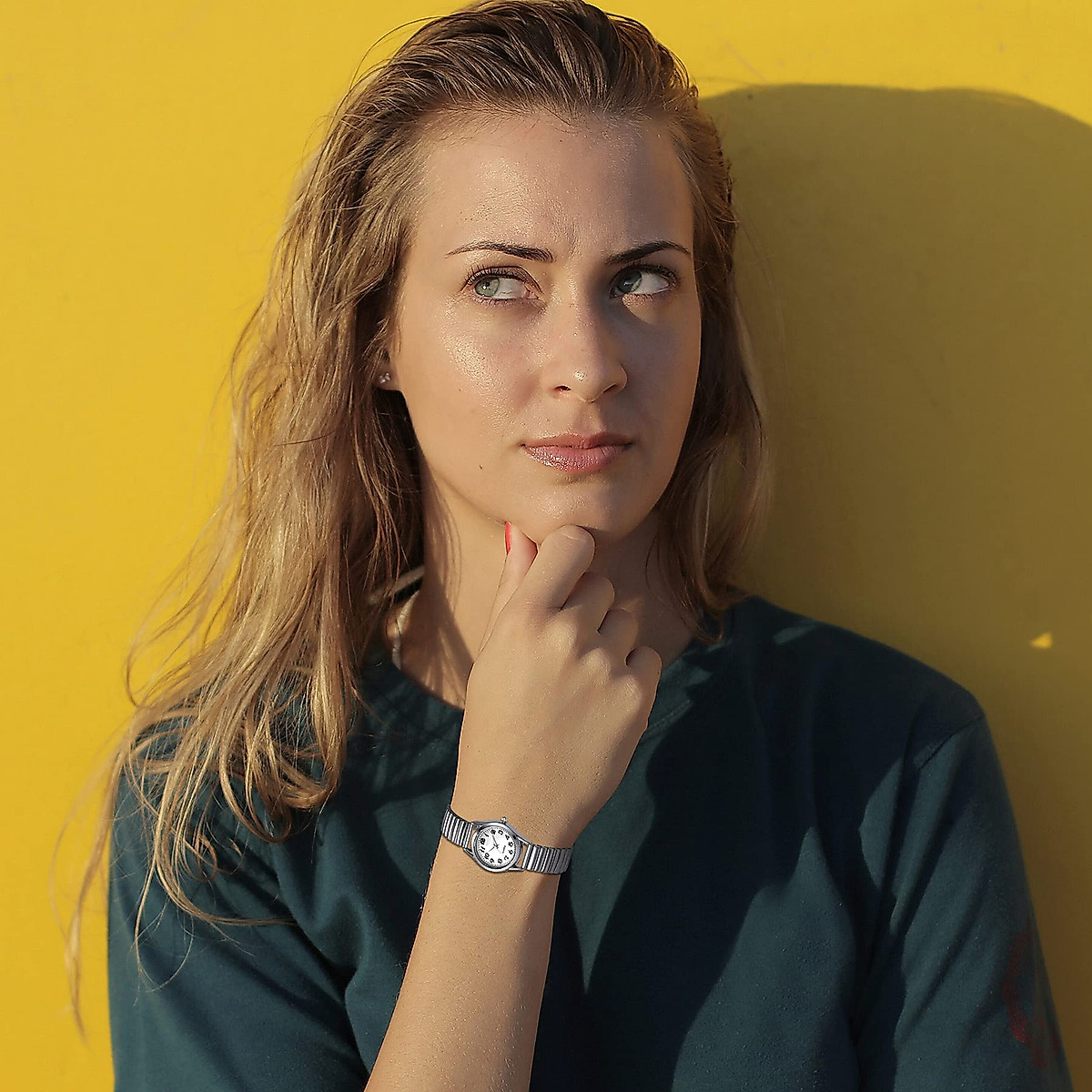 JewelryWe Women's Ultra Thin Easy Reader Watch with Elastic Strap, Golden/Silver Watch for Valentine’s Day