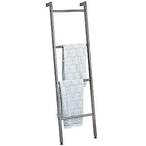 mDesign Metal Leaning Blanket and Towel Ladder - Blanket Ladder for Bedroom and Towel Ladder for Bathroom - Throw/Quilt Display Holder Rack - Nursery Wall Ladder - Blanket Ladder Decor - Graphite Gray