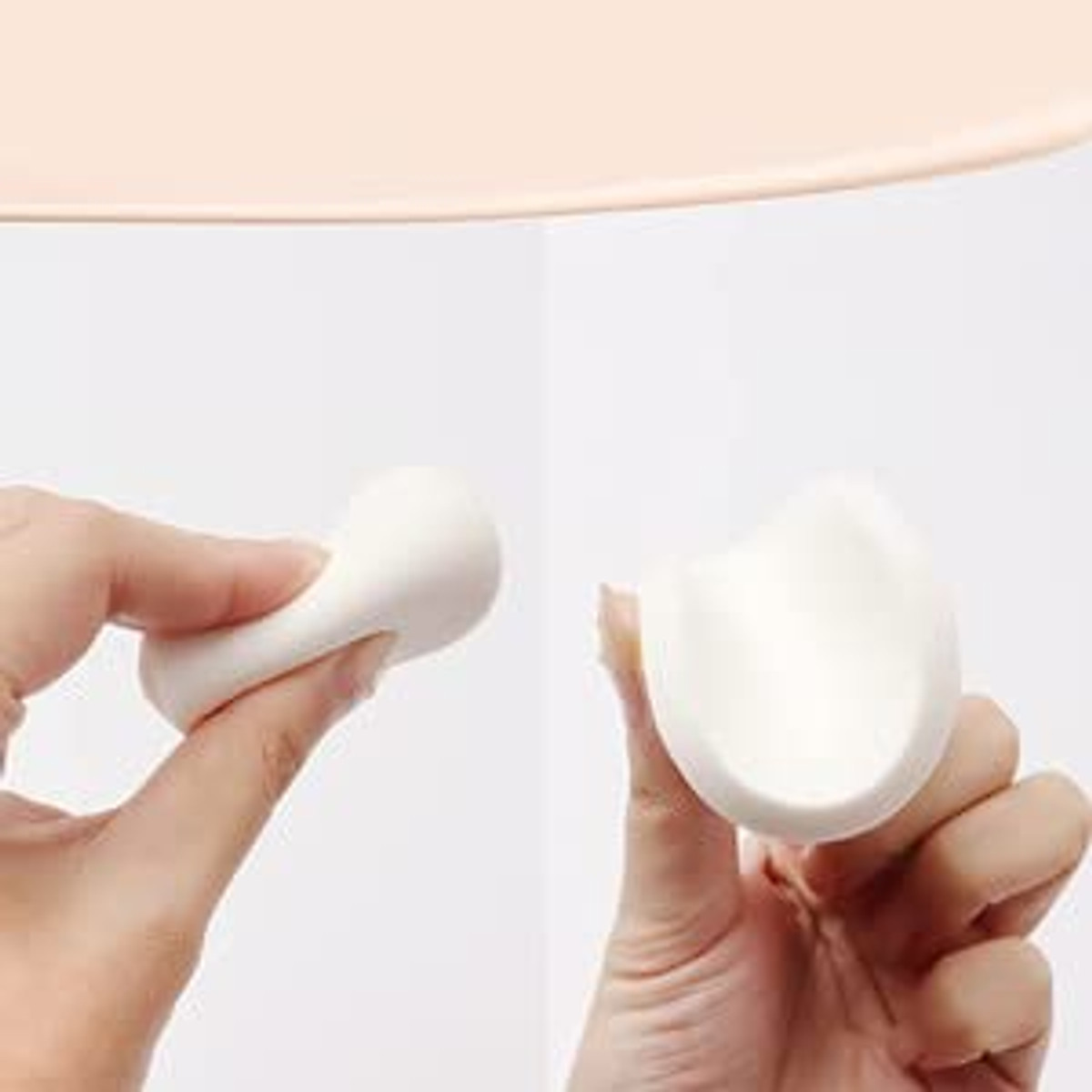 RUITASA 25Pcs Makeup Sponge Cosmetic Puff Use for Dry and Wet Cosmetics Blush Applicators Round Sponges Foundation