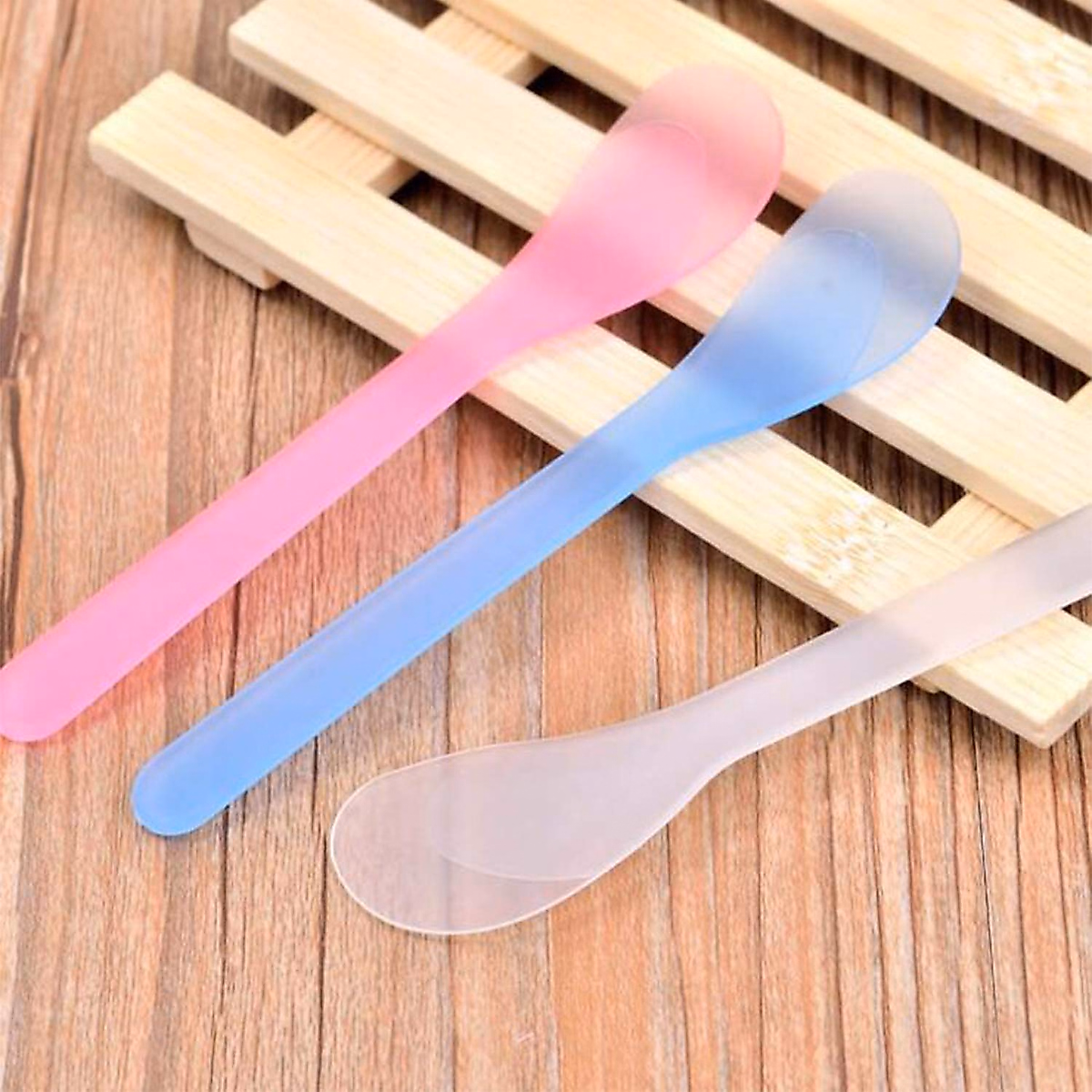 HNXAZG 60 Pcs Cosmetic Spatula Makeup Face Plastic Spoon for Facial Skin Care Spoon Spatulas, 5 Inch Multicolor