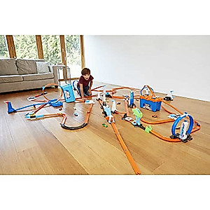 Hot Wheels Track Builder Playset Multi Loop Box, 10-Ft of Track & 1 Toy Car in 1:64 Scale, Features Storage Box