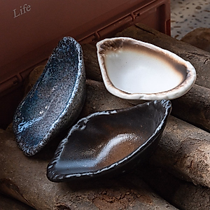 LINXUXIE Ceramic Spoon Rest for Stove Top, 3 PCS Shell-Shaped Stable Glaze Sauce Tray Fruits Dish Porcelain Utensil Spoon Holder for Kitchen Counter Dining Table Decor Easy Clean (NO.1)