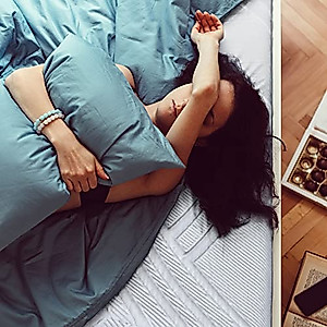 Giantex Memory Foam Mattress, 8-Inch Queen Cool & Comfortable Gel Infused Foam Mattress w/Poly Jacquard Fabric Cover for Pressure Relieving, CertiPUR-US Certified Firm Mattress Delivered in a Box