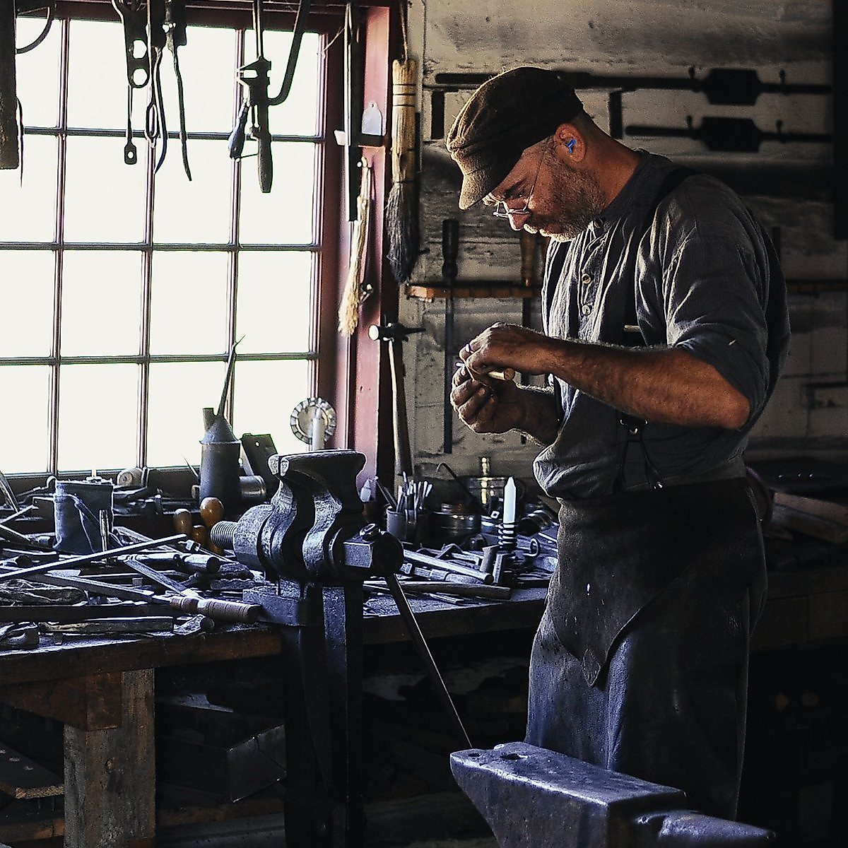 Luiswell Reusable Silicone Ear Plugs, 12 Pairs Noise Reduction Corded Soft Earplugs Sound Canceling Ear Plugs for Sleeping Swimming Shooting Hunting Traveling Concerts Musicians with One Carrying Case