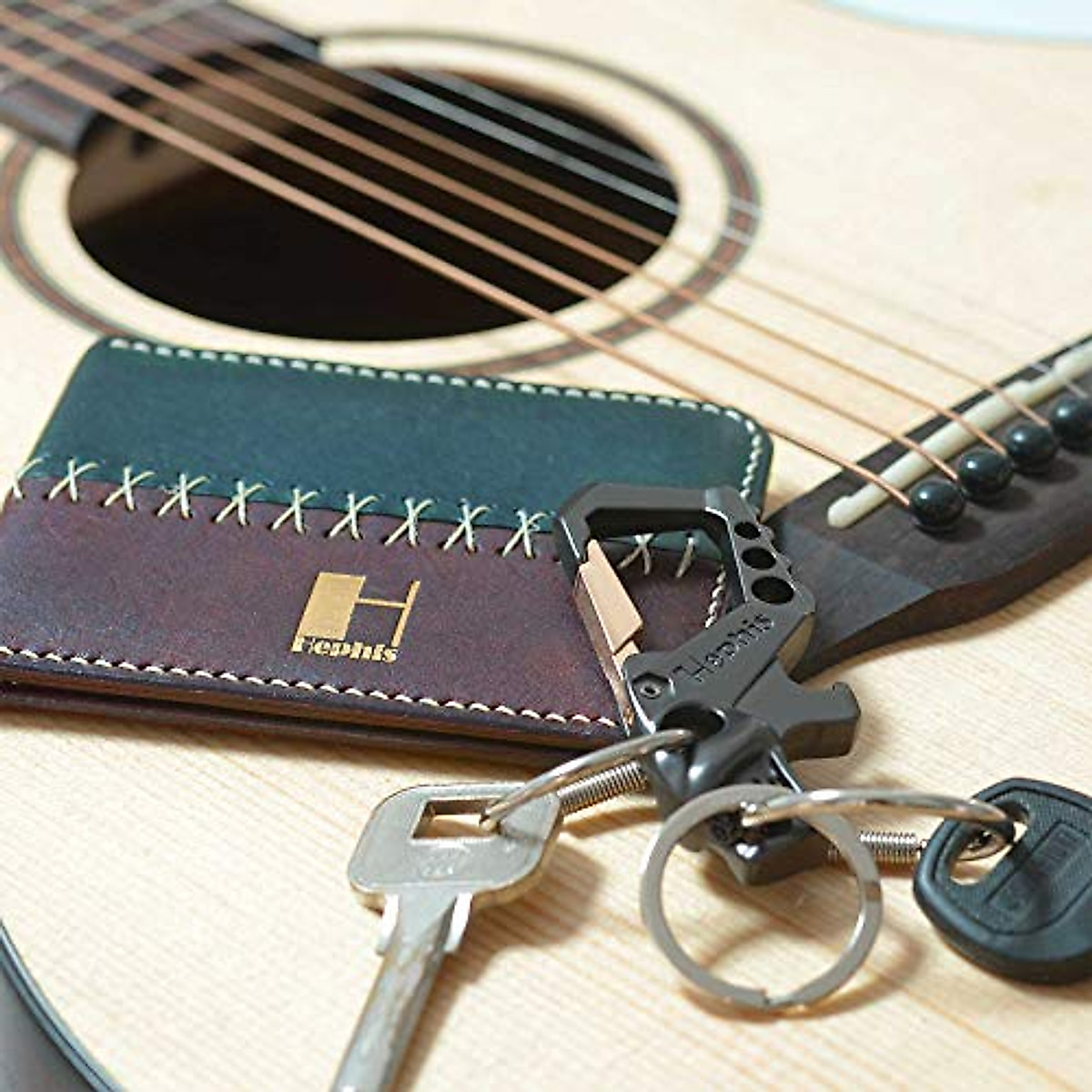 Hephis Heavy Duty Key Chain Bottle Opener,Carabiner Car Key Chains for Men and Women(Black and Gold)